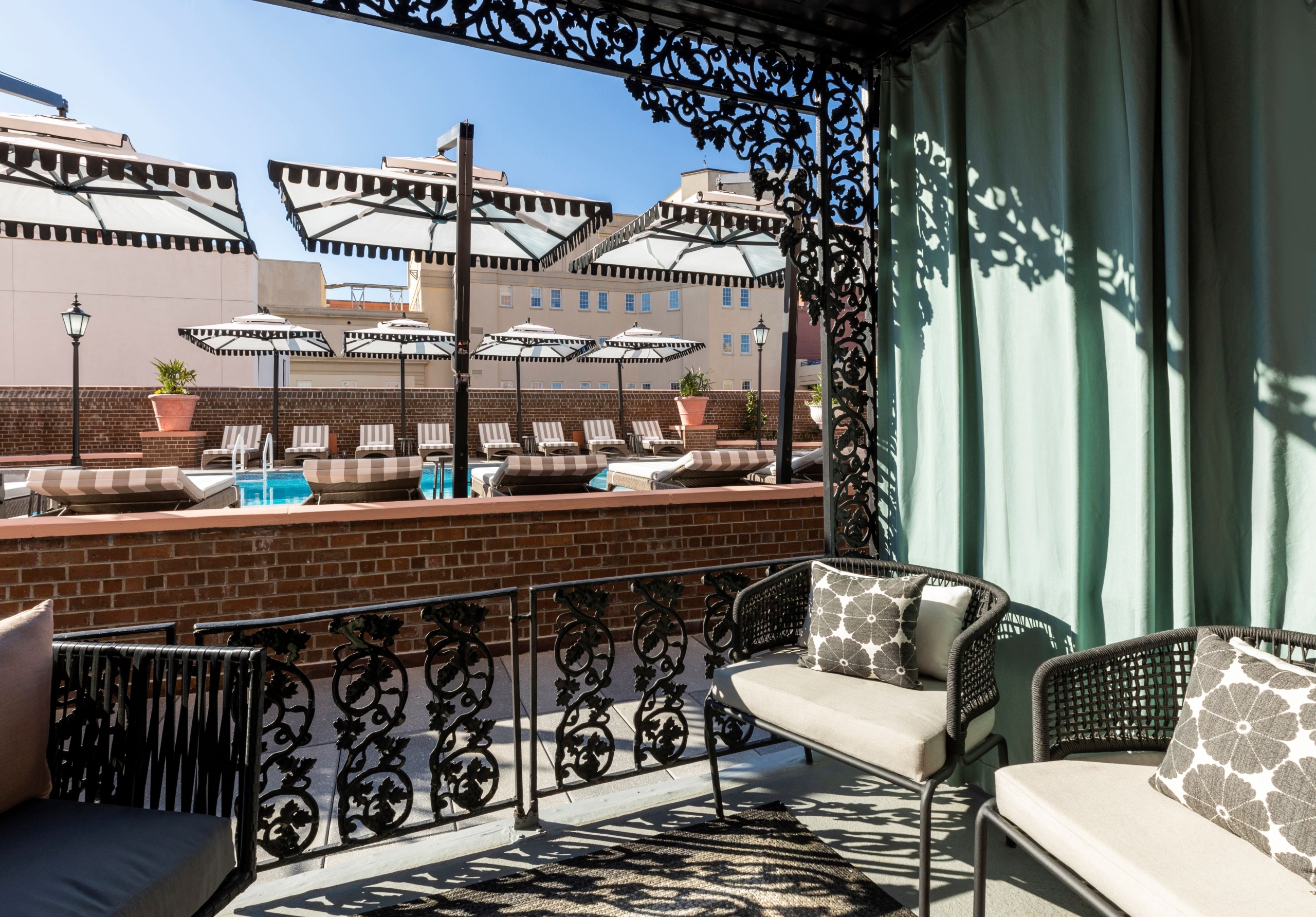 Pool Side Room - Accommodation | Mills House